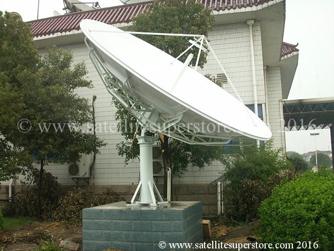 Satellite dishes. Satellite dish. Raven, Channel Master, Triax, Sky ...